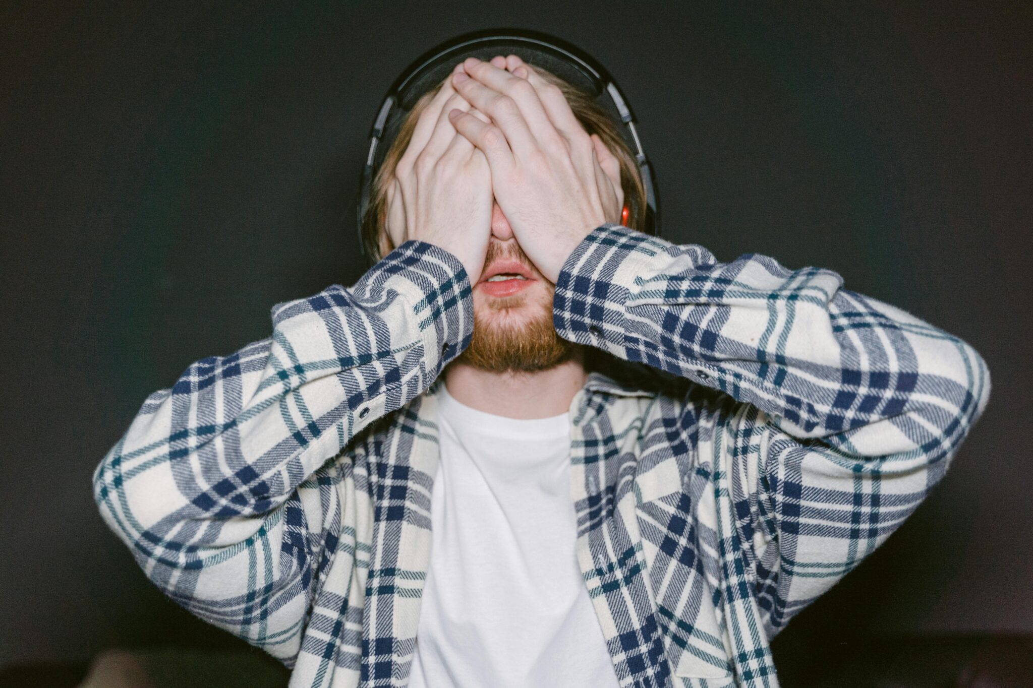 Eye Pain Behind the Eyes: Screen-Related Causes, Relief & When to Worry
